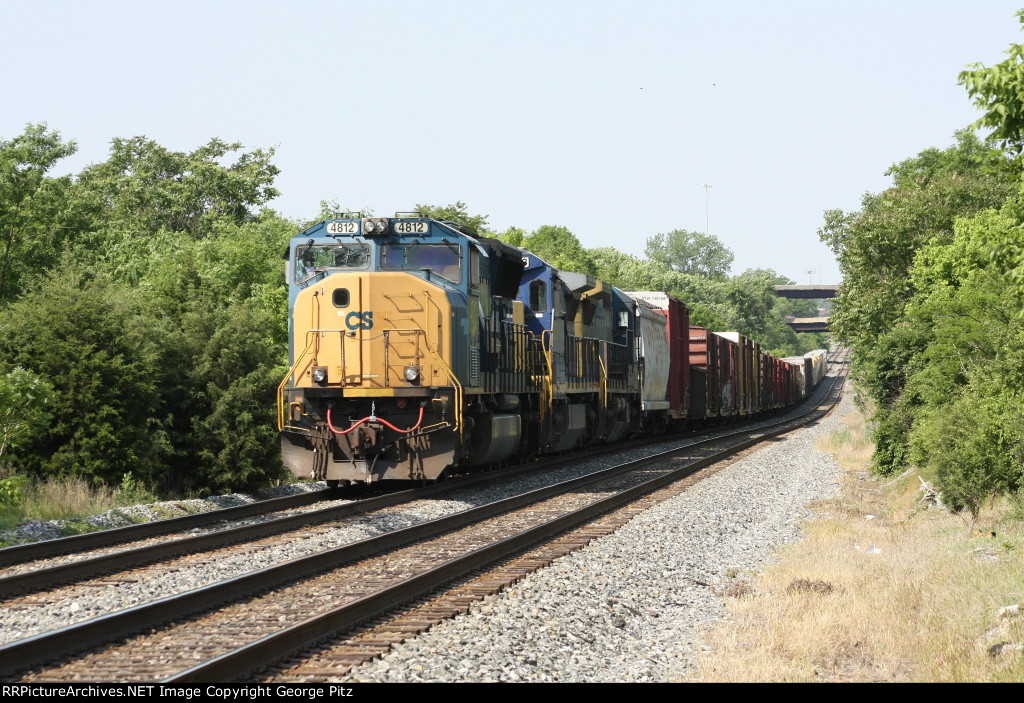 CSX 4812 and train Q438